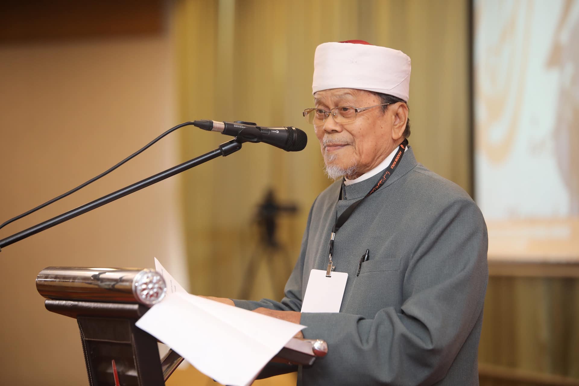 TEMU MATA | MENGAPA SAYA MENCABAR HAJI HADI – USTAZ AHMAD AWANG ...